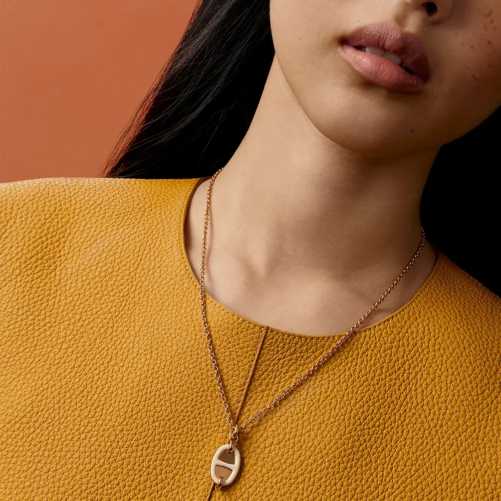 Hermès Mini Maillon Pendant Necklace PM Crème Rghw – voilà.id Hermès Mini Maillon Pendant Necklace PM Crème Rghw – voilà.id