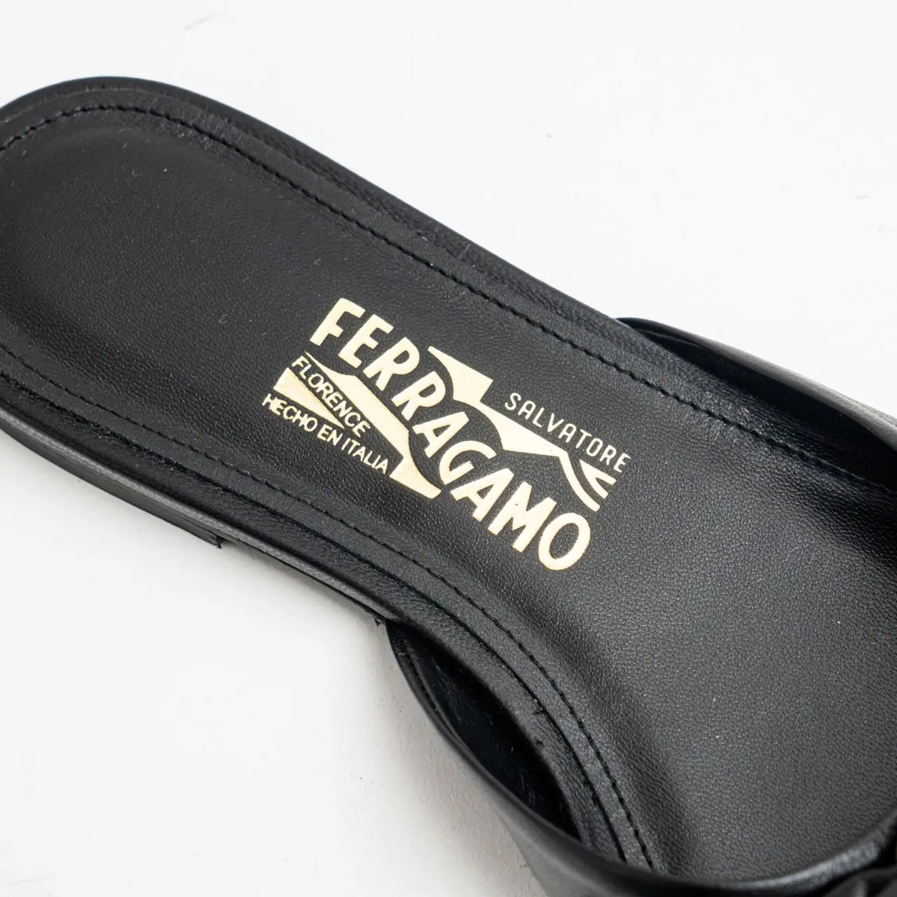 Salvatore Ferragamo Lylas Vara Bow Slides Black – voilà.id Salvatore Ferragamo Lylas Vara Bow Slides Black – voilà.id